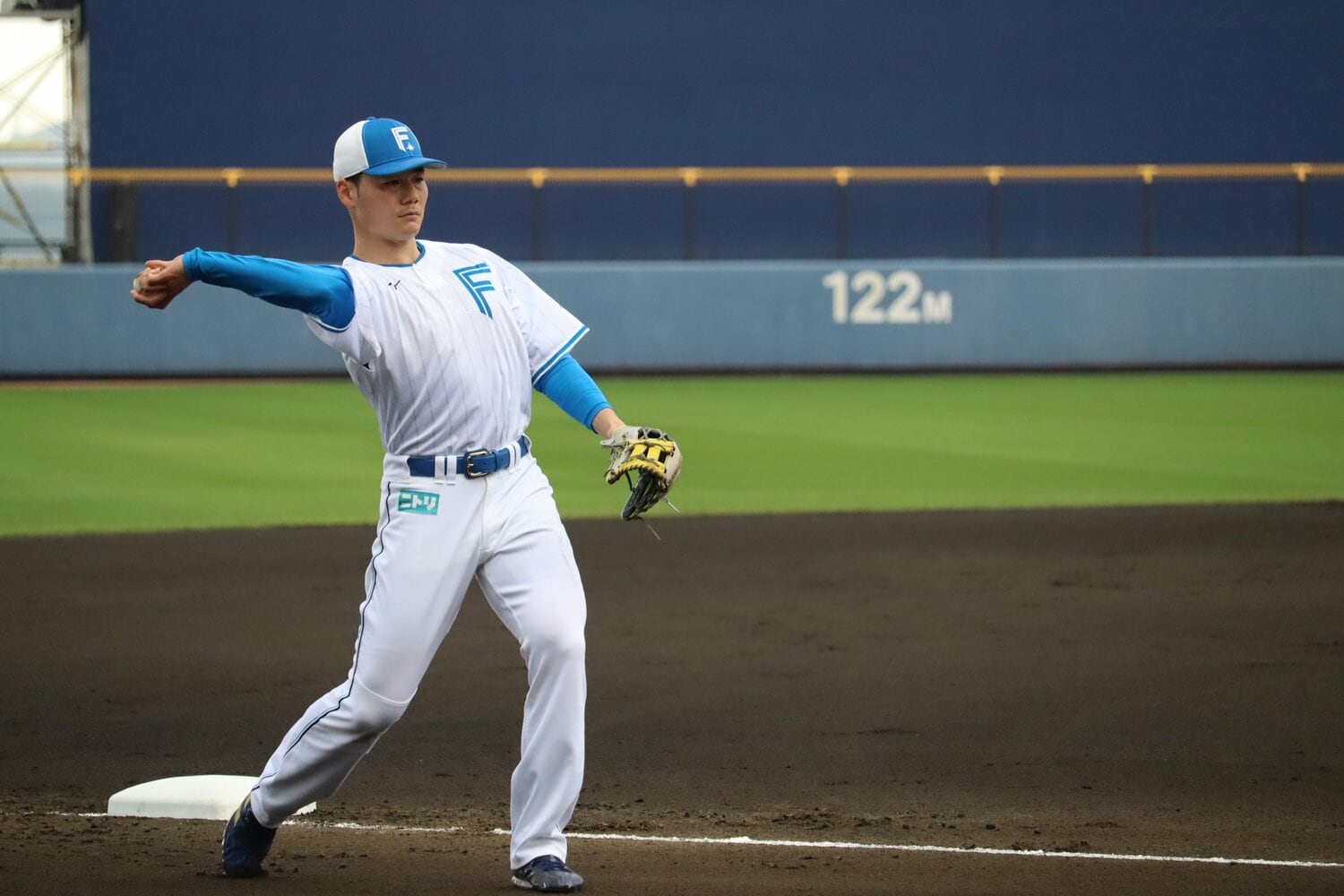 日本ハム春季キャンプ、井端侍ジャパン監督が視察。新庄監督・栗山英樹CBOとWBC戦略を協議（2／3） - プロ野球 - Number Web - ナンバー