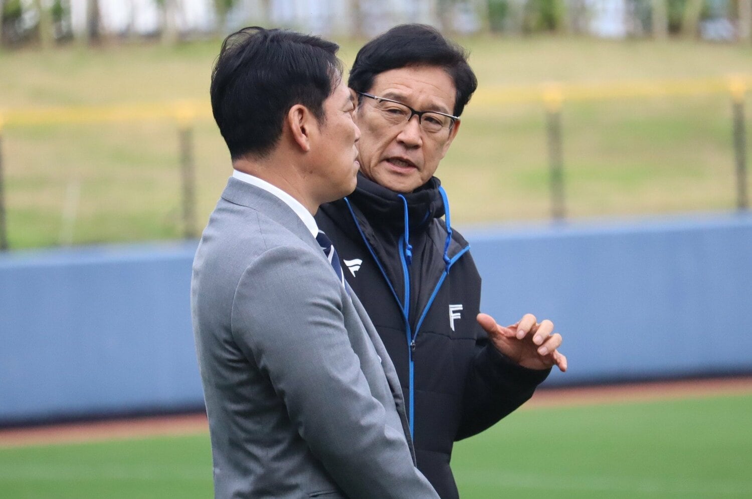 日本ハム春季キャンプ、井端侍ジャパン監督が視察。新庄監督・栗山英樹CBOとWBC戦略を協議（3／3） - プロ野球 - Number Web - ナンバー
