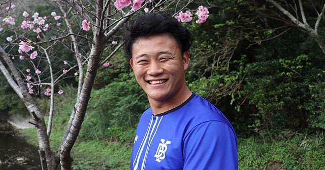 WBC合流前の今永昇太は「最速151km→実戦投球でホッとした表情」、鶴岡コーチの送球が美しい…二軍に主力多数、DeNAキャンプ観察 - プロ野球 - Number Web - ナンバー