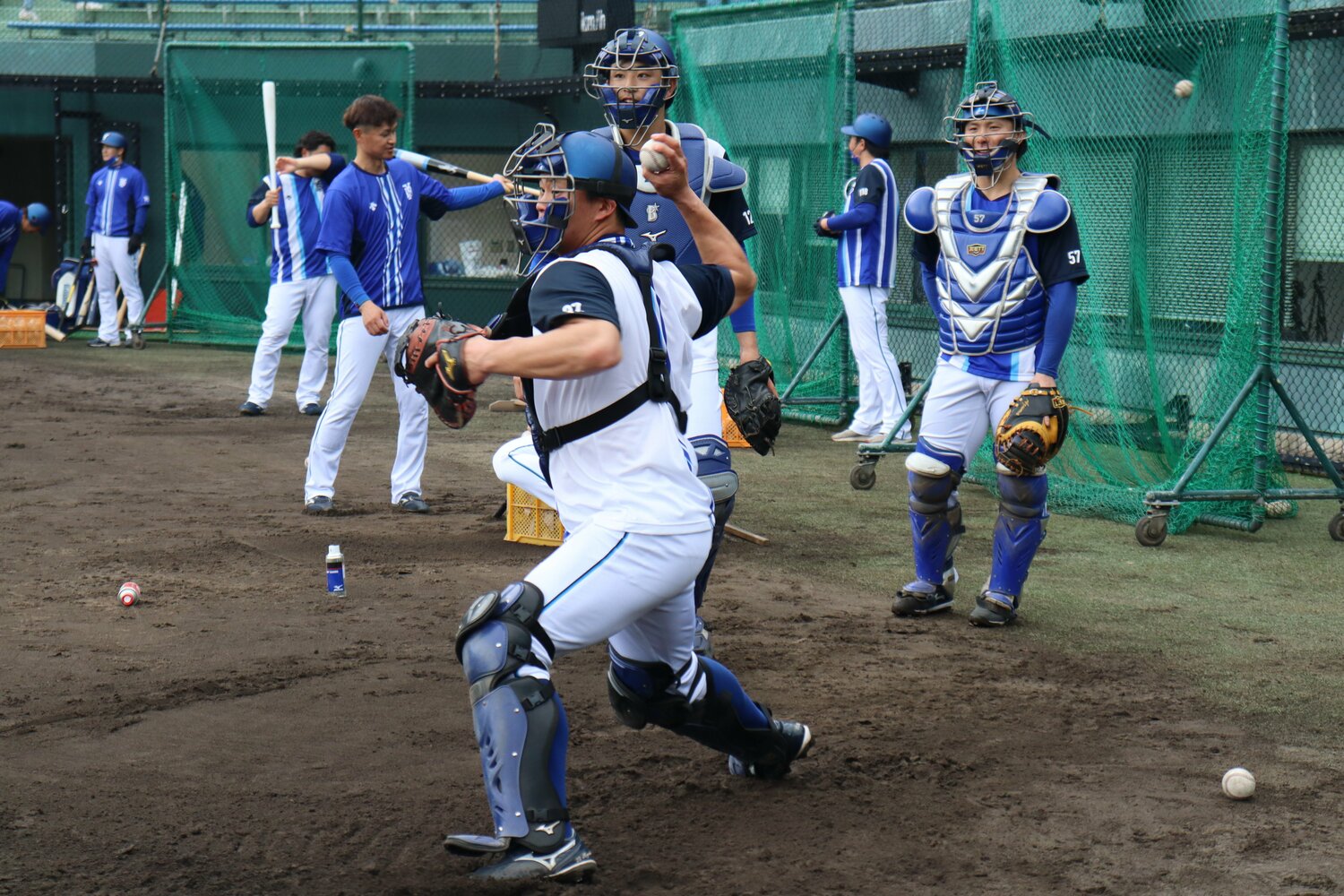 WBC合流前の今永昇太は「最速151km→実戦投球でホッとした表情」、鶴岡コーチの送球が美しい…二軍に主力多数、DeNAキャンプ観察（2／3） - プロ野球 - Number Web - ナンバー