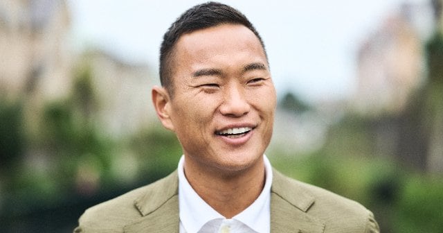 「引退したくない!」鄭大世が引退発表翌日に古巣・川崎のスタジアムで絶叫した理由「実は等々力に来るのが、しのびなかったんです」 Jリーグ