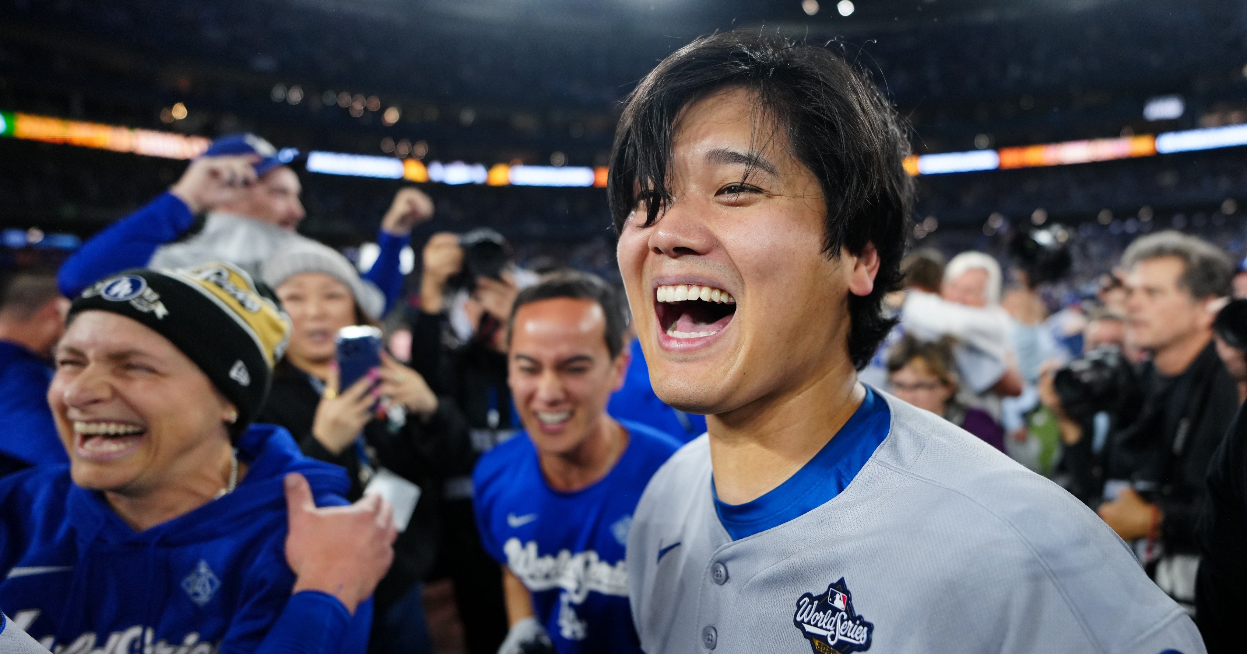 ベッツ熱弁「オオタニと一緒に…特別だよ」ドジャース大谷翔平の“テレビに映らない”ワールドシリーズ連覇全事実「開幕前日取材は超カオスに」 - MLB - Number Web - ナンバー