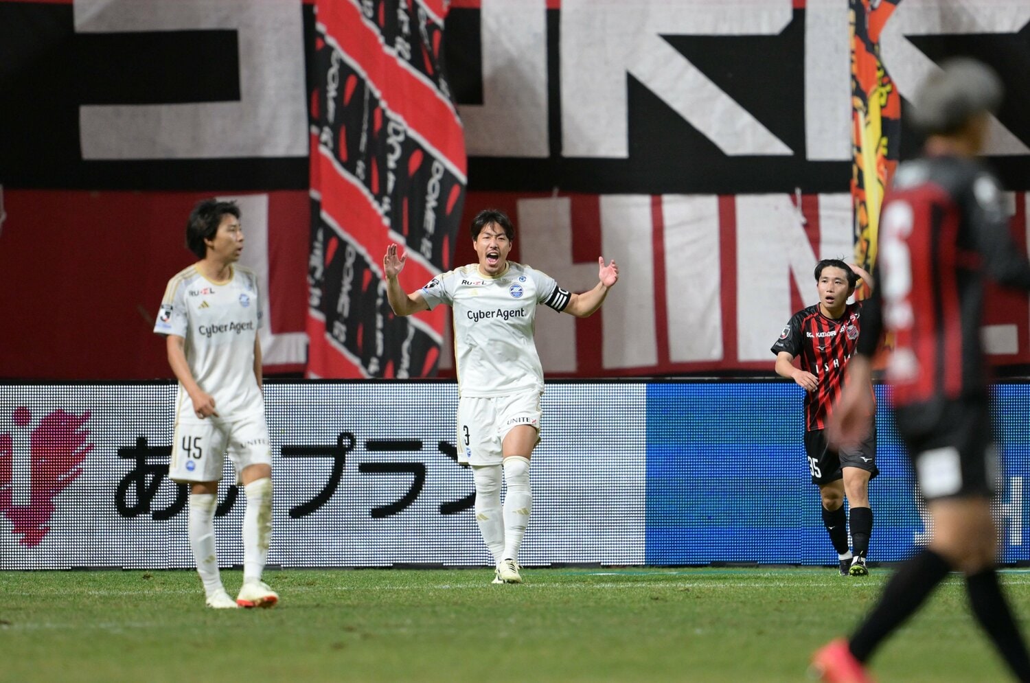 「J1初昇格で首位！」FC町田ゼルビア“快進撃の秘密”を新主将・昌子源が解き明かす…黒田剛監督は「負けることへのアレルギーが強烈なものが…」 - Jリーグ - Number Web - ナンバー