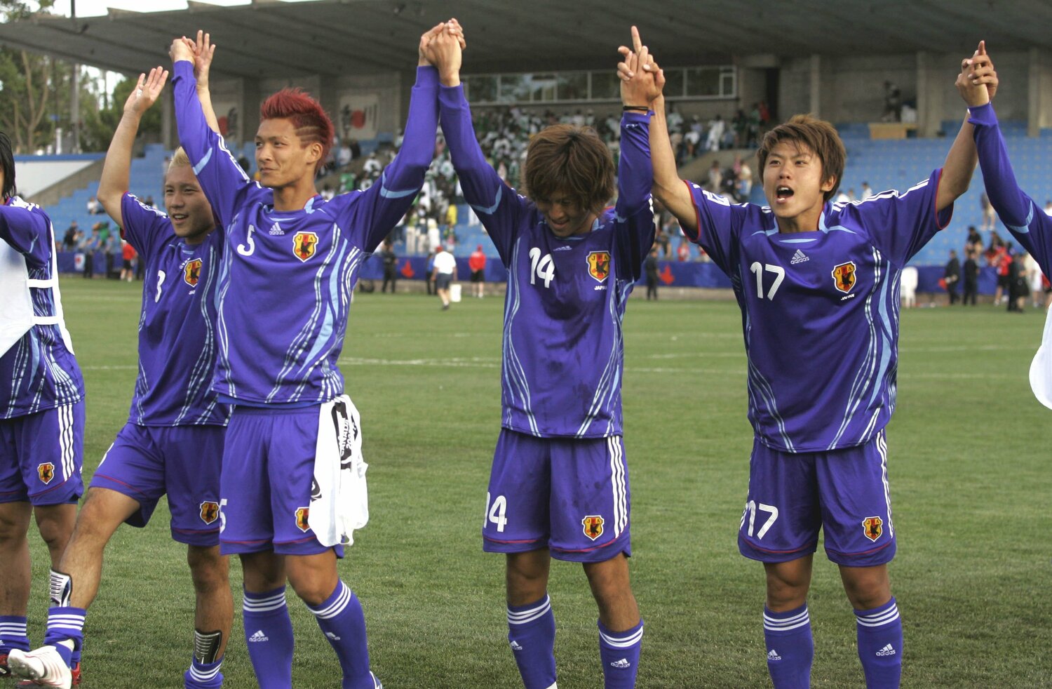 「子どもの頃、めっちゃ貧乏で…」元日本代表・太田宏介38歳が語る“壮絶な過去”「サッカー選手になれよ」少年の心に響いた“あの名選手”の言葉 - サッカー日本代表 - Number Web - ナンバー