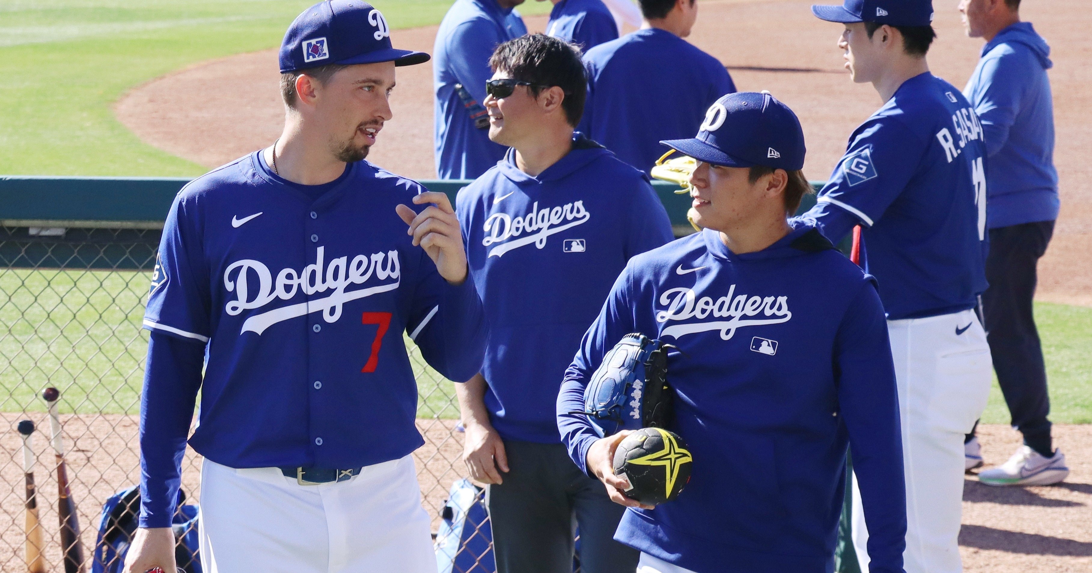 スネル32歳が明かす山本由伸「たくさん投球の話をするよ」じつは“開幕前から仲良しだった”関係性秘話…ドジャースのエースでも「自分はまだまだ成長途上」 - MLB - Number Web - ナンバー