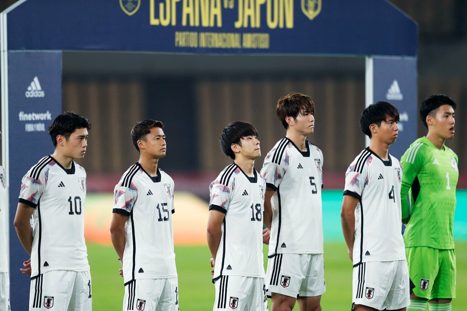 W杯前に日本人カメラマンが撮ったU-21スペインvs日本「リアルな実力差」ハイプレス空転の完敗を“未来予測”にしないためには… - サッカー日本代表 - Number Web - ナンバー