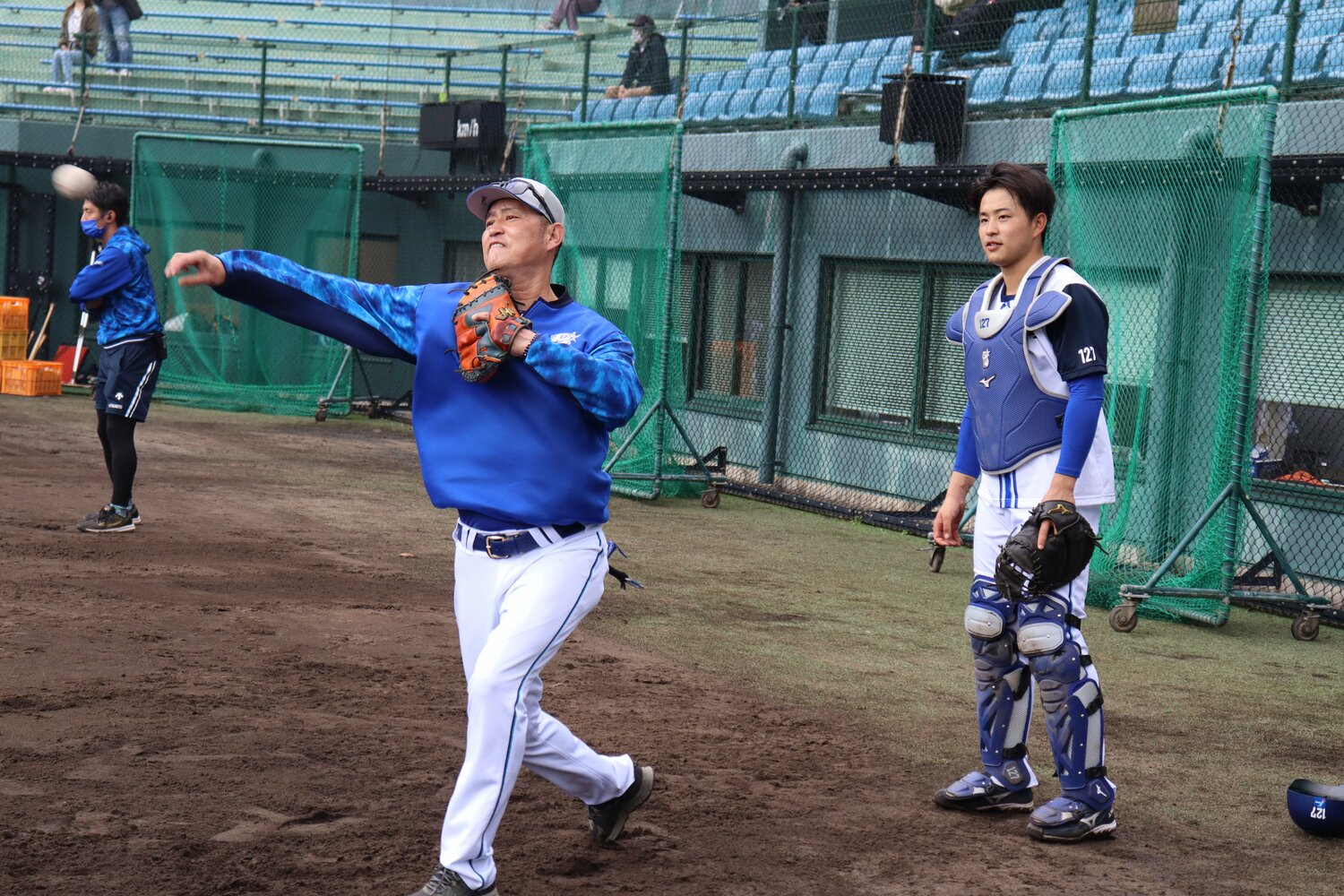 WBC合流前の今永昇太は「最速151km→実戦投球でホッとした表情」、鶴岡コーチの送球が美しい…二軍に主力多数、DeNAキャンプ観察（2／3） - プロ野球 - Number Web - ナンバー