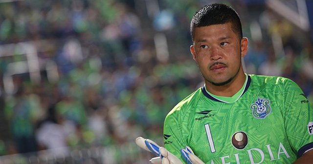 史上最強から3年後の湘南スタイル。秋元陽太、gk視点で見るdnaと変化。 Jリーグ Number Web ナンバー