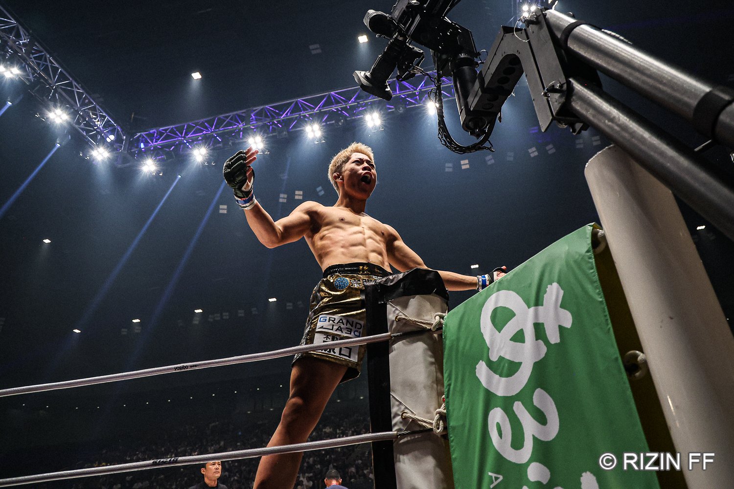 「先に言っときますよ」朝倉海の予言…秋元強真のRIZINデビュー戦“1ラウンドKO”はなぜ生まれた？ 朝倉兄弟から受け継いだ「ドラマ性」（3／3） - 格闘技 - Number Web - ナンバー